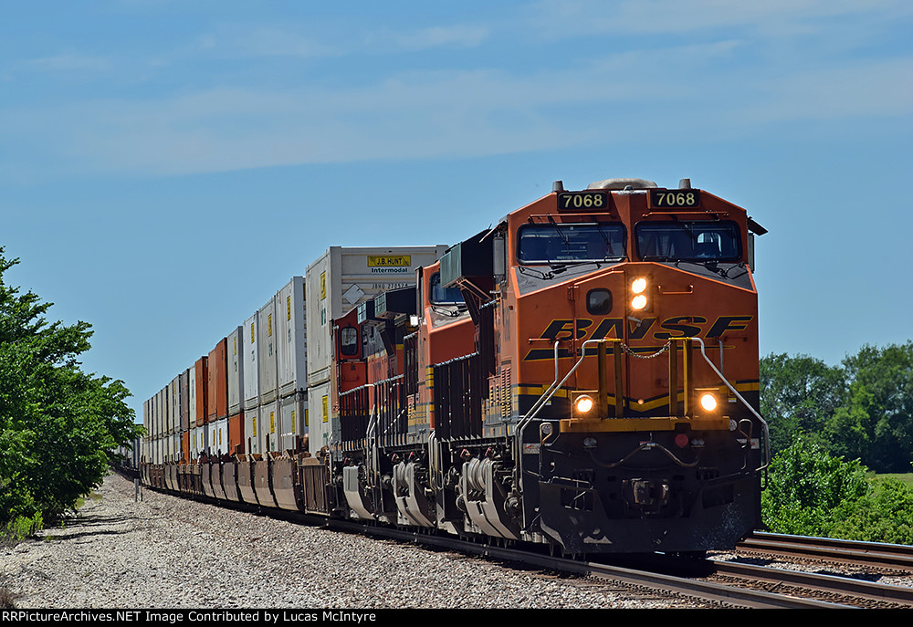 BNSF 7068 eastbound BNSF intermodal train